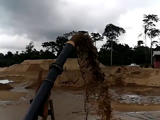 Sand extraction in the river Moungo - Cameroon - DRAGFLOW
