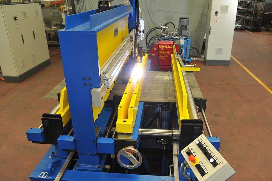 Máquina estacionária de solda TIG - CISAM IMPIANTI s.r.l. Press Feeding ...