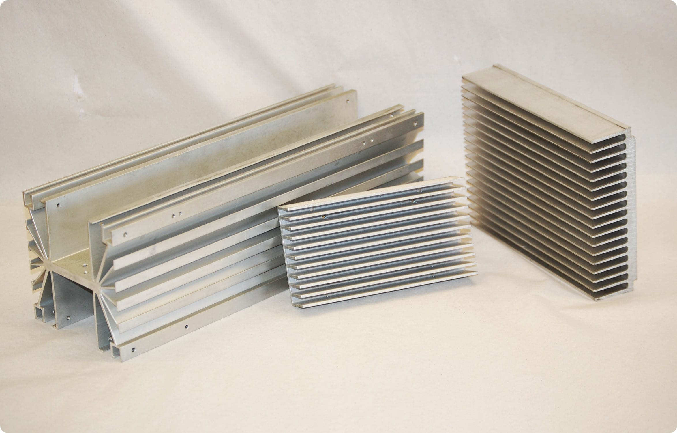 Dissipador de calor em alumínio - D6 Industries, Inc. - extrudado