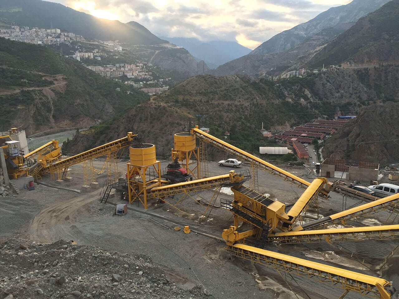 Planta de britagem e de peneiramento cônica - Pi Makina Construction ...