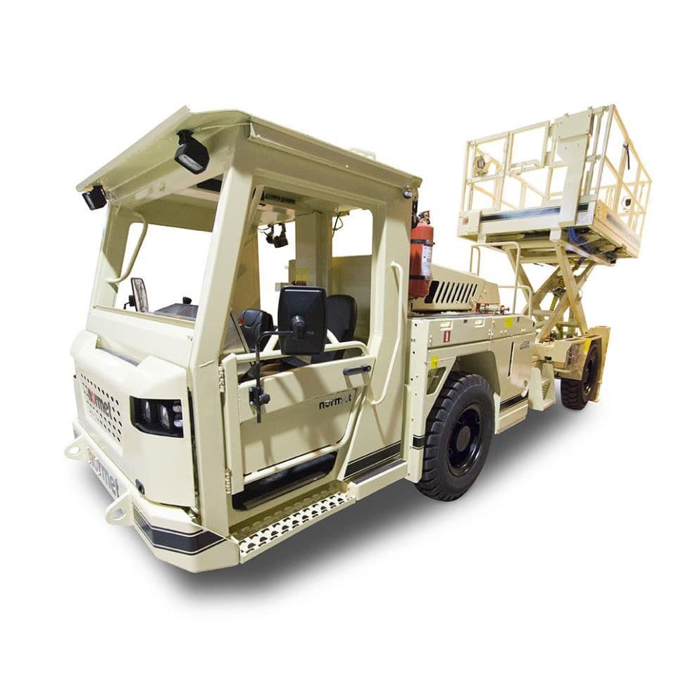 Plataforma elevatória tipo tesoura montada em caminhão - Utilift SF 330 ...