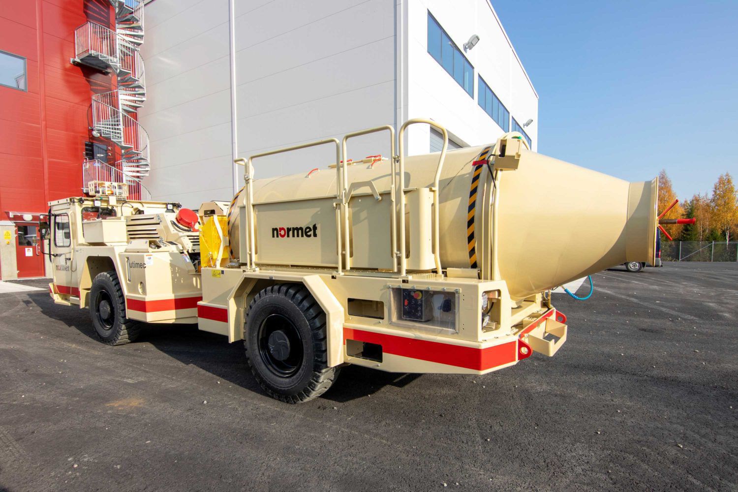 Caminhão-betoneira - Utimec LF 500 Transmixer - Normet - a diesel